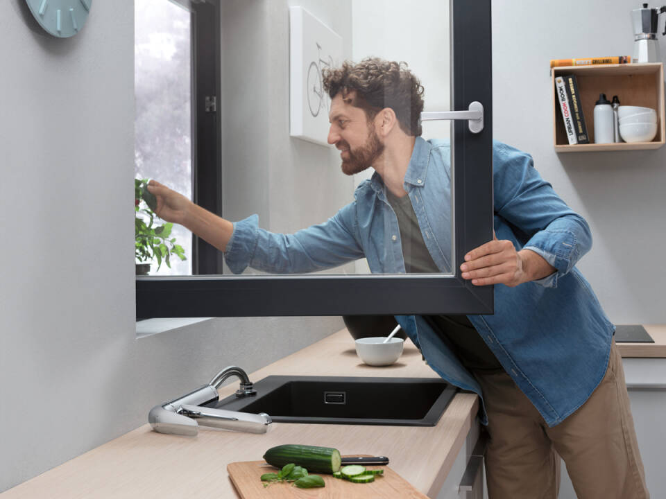 汉斯格雅 厨房龙头: 福柯斯 M42, 单把手厨房龙头220，带抽拉式出水嘴，两种出水模式, 货号 71800007